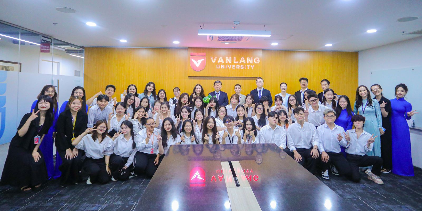 Trường Đại học Văn Lang đón tiếp Tổng Lãnh sự quán Hàn Quốc tại TP.HCM