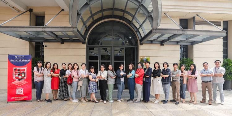 Congratulations to the first 81 VLU lecturers to complete the Microsoft ...