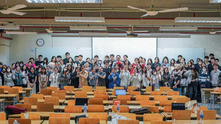 Business Administration Students Learn How Enterprises Manage Change in ...