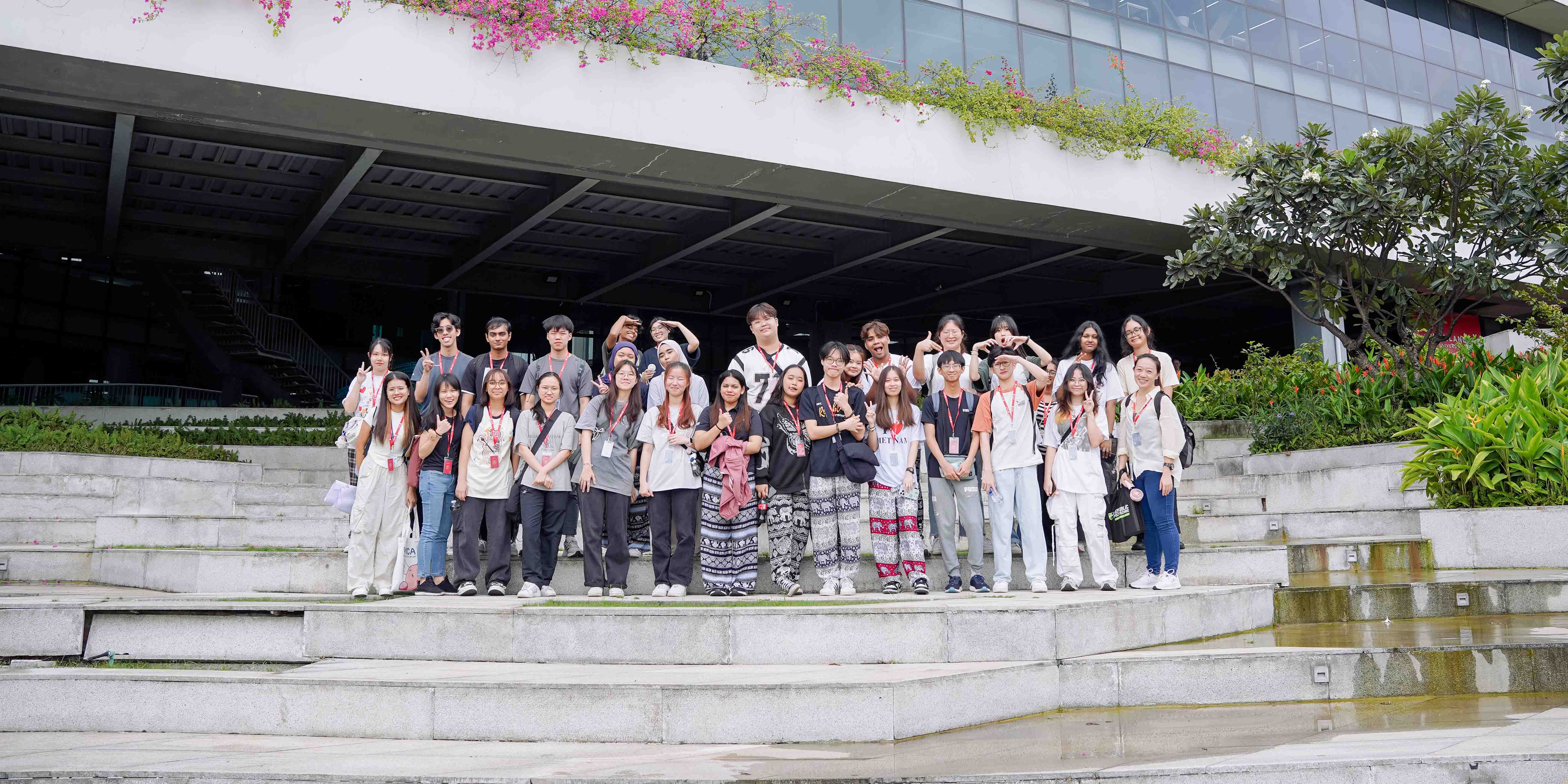 Khéo tay hay làm - Trải nghiệm làm lồng đèn trung thu cùng cùng sinh viên Republic Polytechnic ...